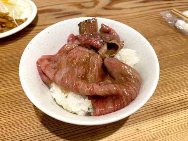 Japanese restaurant serves extra wide noodles next to Tokyo Station ...