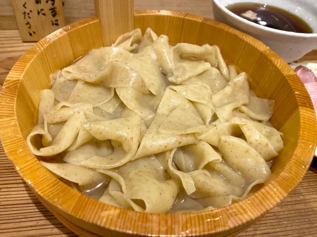 Japanese restaurant serves extra wide noodles next to Tokyo Station ...
