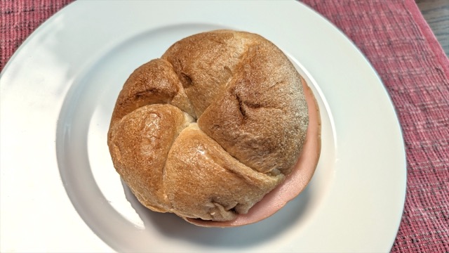Japanese vending machine sells a famous Kyoto bread loved by locals ...