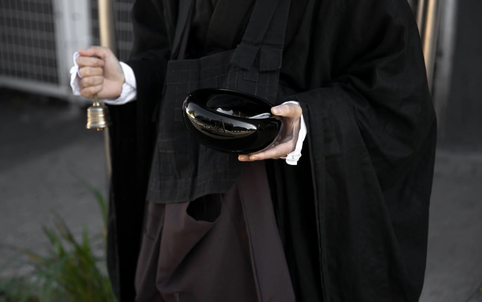 Fake monks scam foreign tourists out of their cash in Tokyo ...