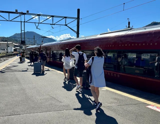 Fujisan View Express: A train journey to Mt Fuji so stylish you’ll ...