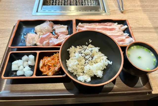Meat Butler goes viral for space-age yakiniku train system | SoraNews24 ...