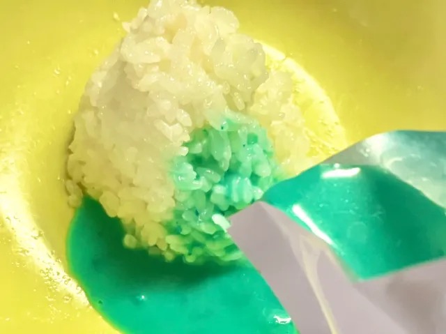 Does the Blue Mt Fuji Curry taste as terrifying as it looks ...