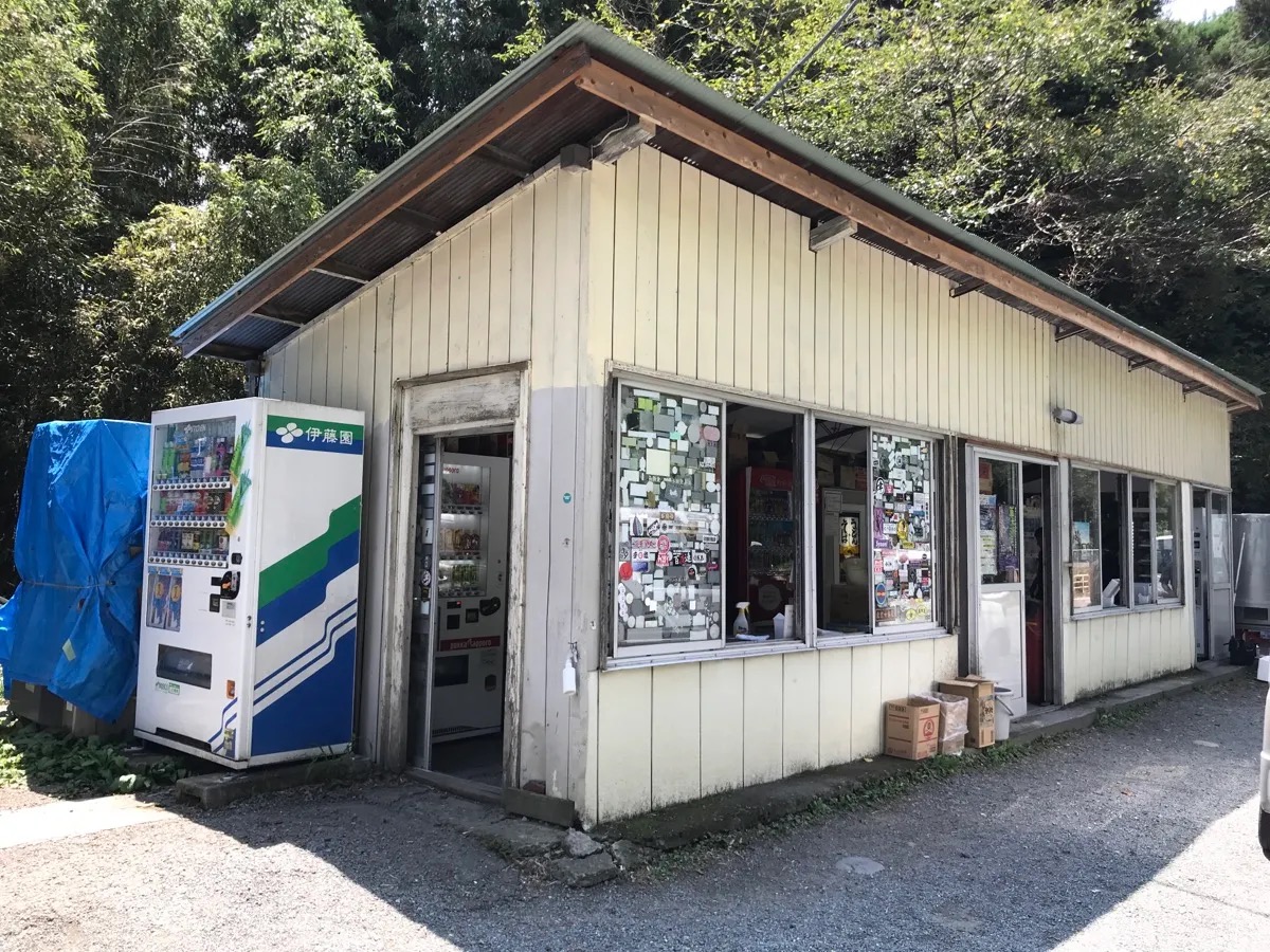 Retro vending machine corner is a hidden gem in the Japanese ...