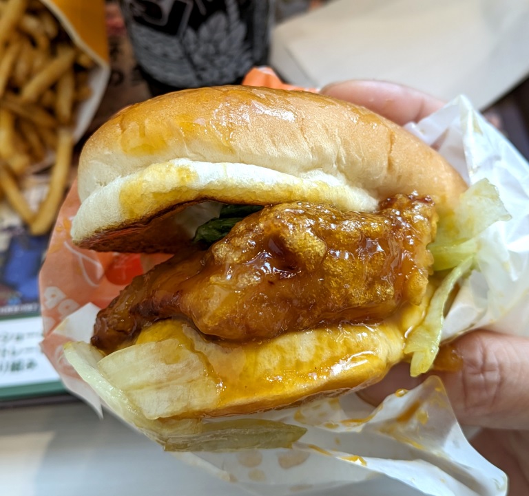 Tokyo’s new burger chain isn’t new, is disappointing, tasty, and ...