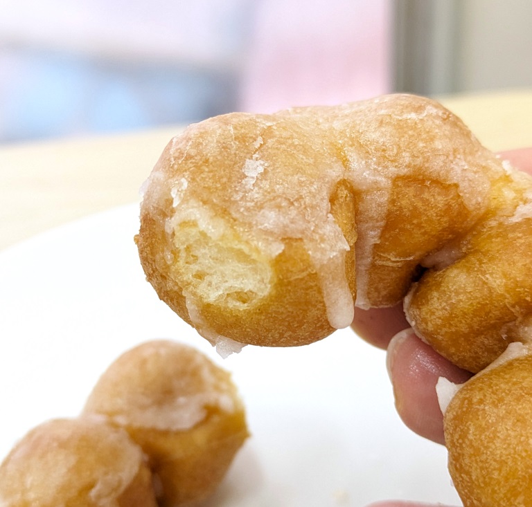 Comparing Pon de Ring and Ring da Pon donuts to find Japan’s mochi-est ...