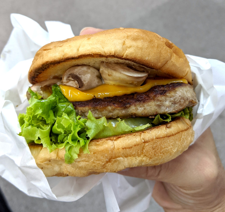 Japanese burger chain Freshness Burger completely ignores tsukimi ...