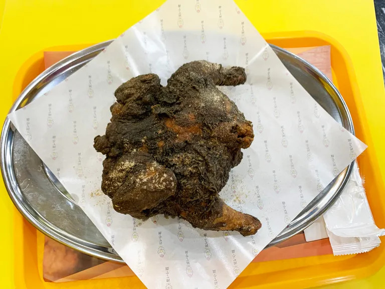 We encountered the most frightening fried chicken in Ameyokocho in ...