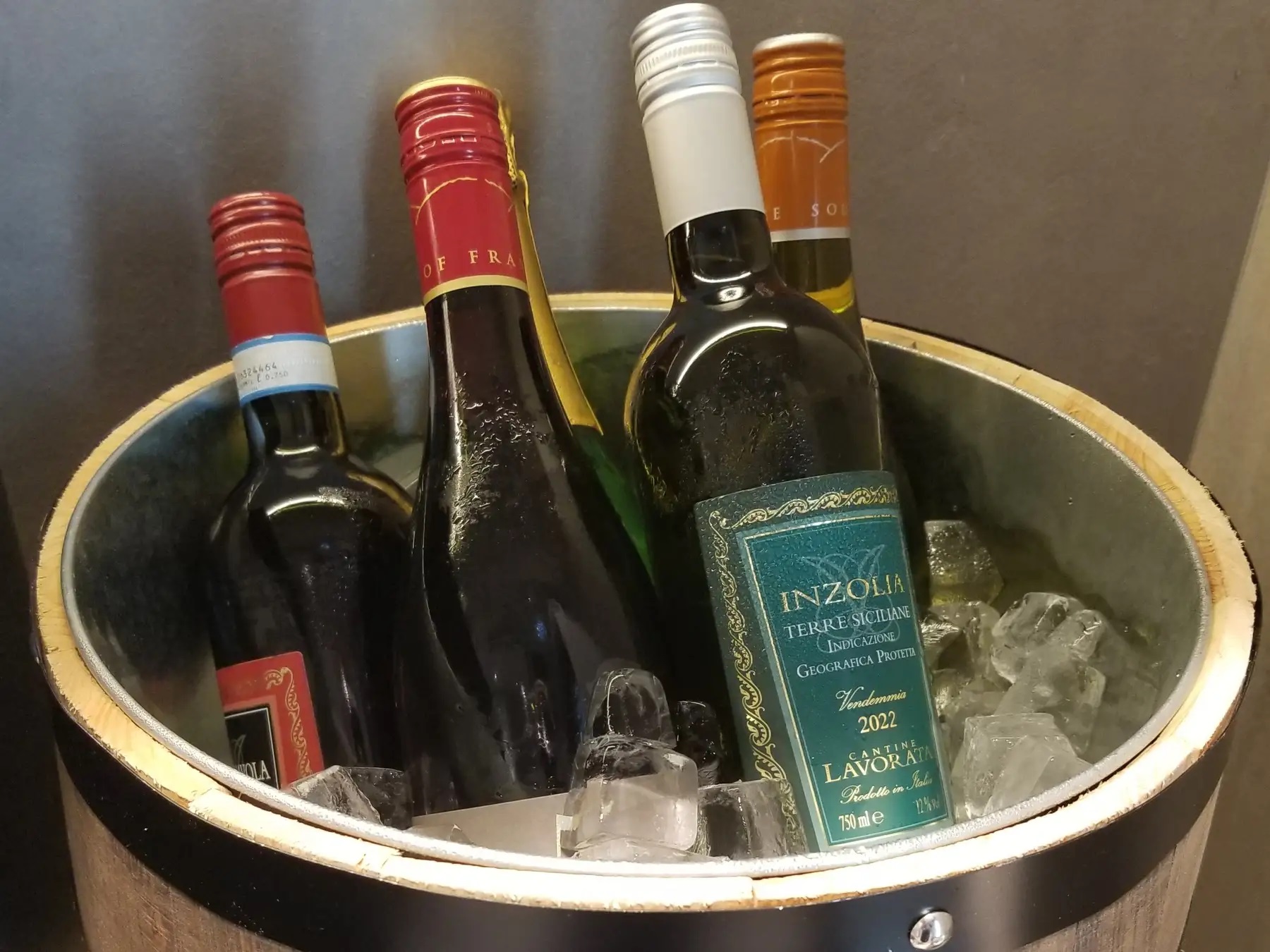 Tokyo’s new solo-customer-only cafe is an all-inclusive, view-filled ...