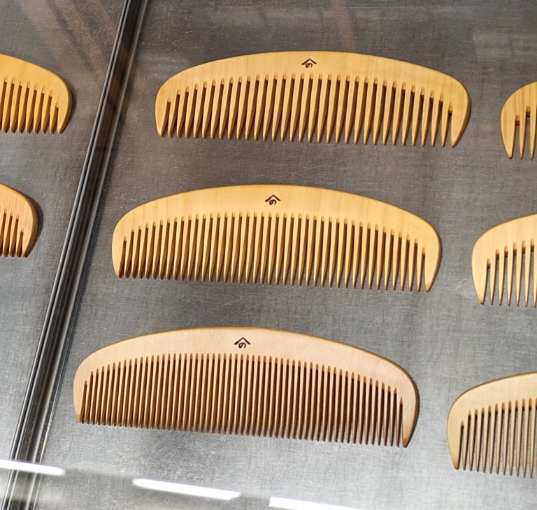 300-year-old Tokyo comb company sells 30,000-yen wooden hair combs—Are ...