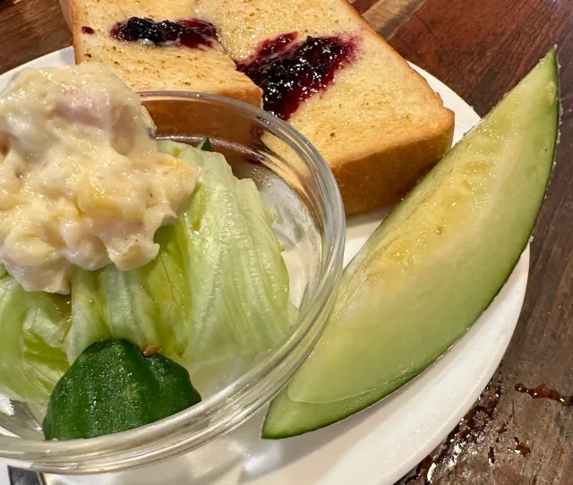 Ultra-retro cafe in Tokyo is like a hidden hideout, serves up cheap ...