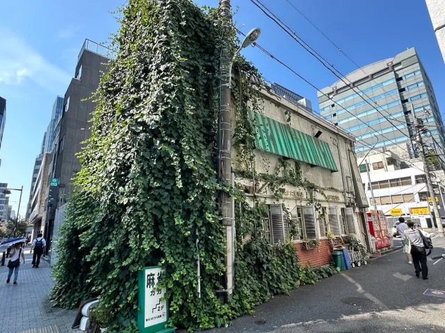 Ultra-retro cafe in Tokyo is like a hidden hideout, serves up cheap ...