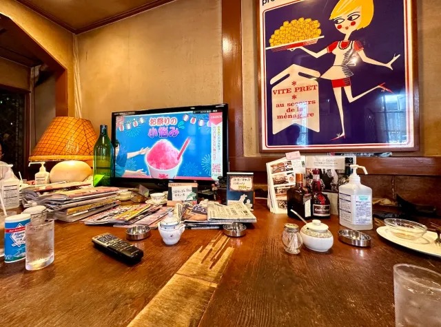Ultra-retro cafe in Tokyo is like a hidden hideout, serves up cheap ...