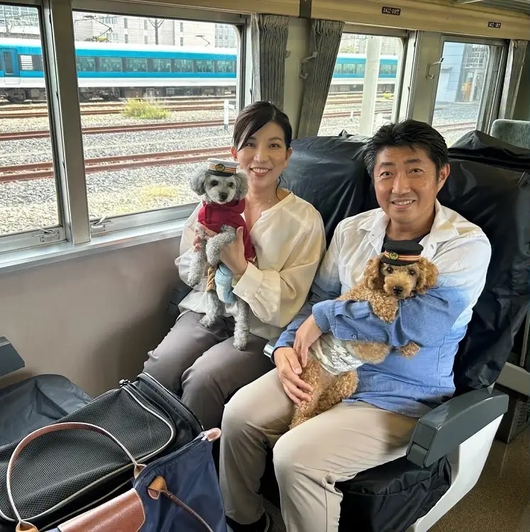 Japan Railway to allow dogs to ride without cages on special Tokyo-Izu ...