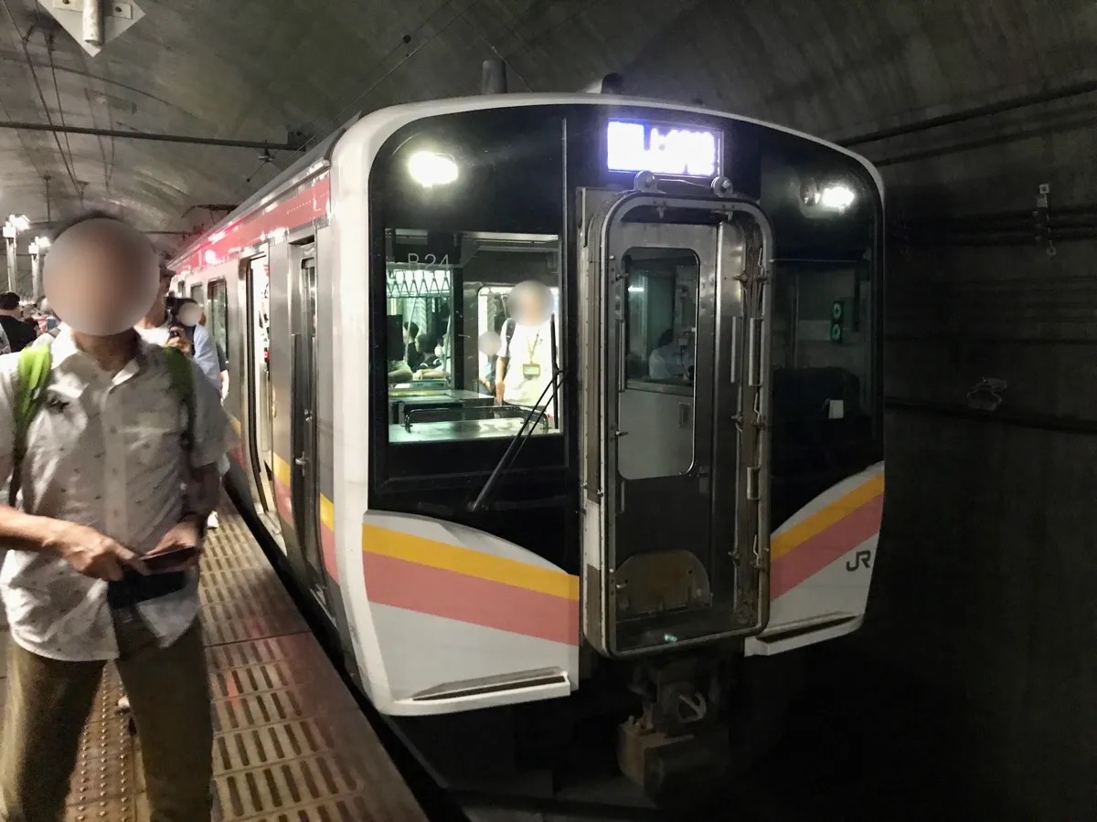 Doai Station: The deepest station in Japan is also one of the scariest, like a video game ...