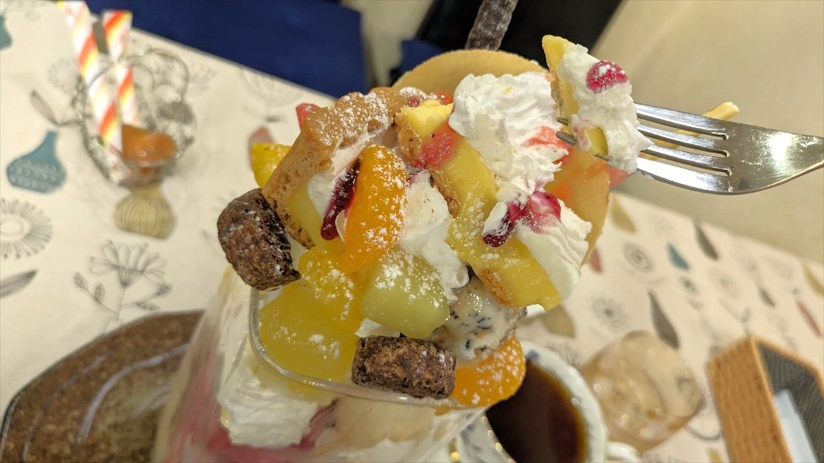 Sweet Japanese couple serve jumbo parfaits at hidden underground joint in Osaka | SoraNews24 ...