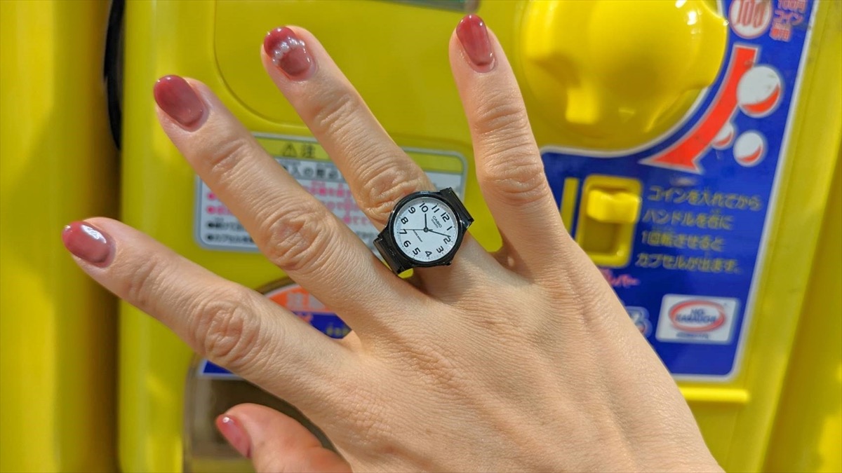 Gacha capsule toy machine sells Casio watch rings in Japan, and we try ...