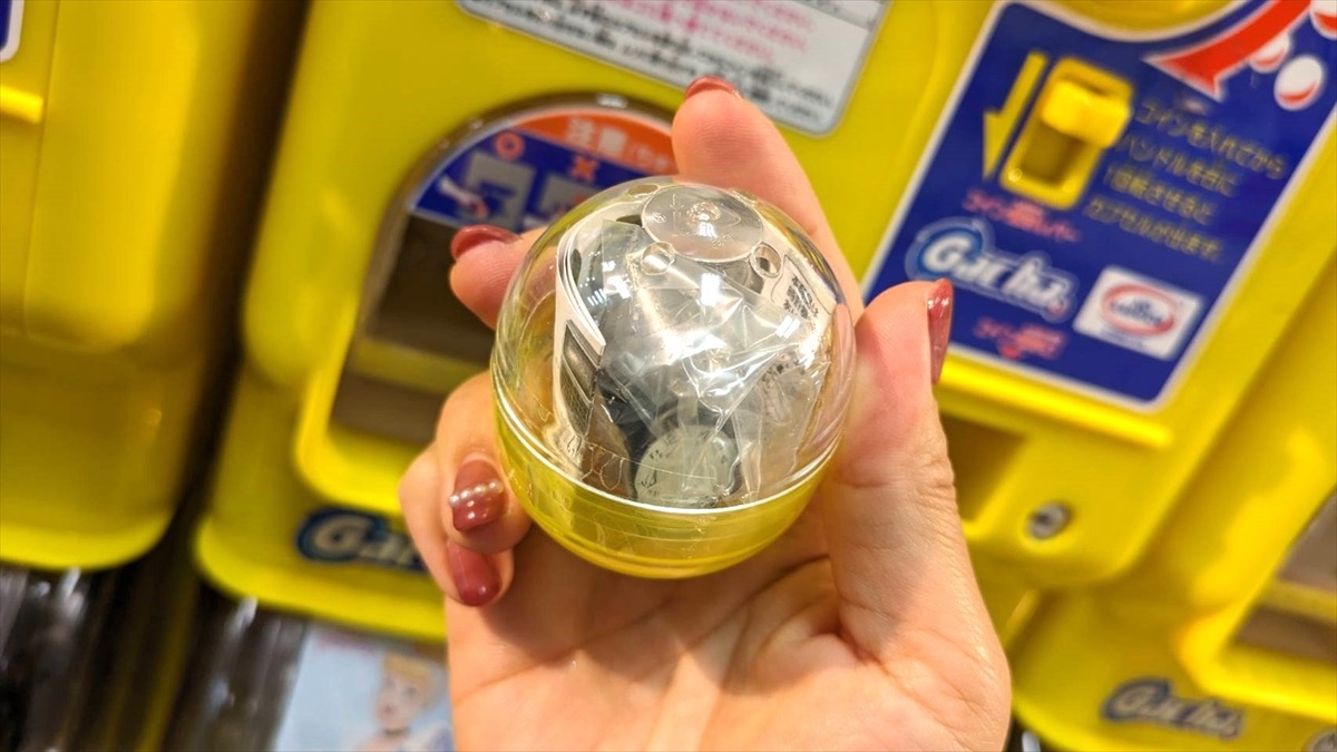 Gacha capsule toy machine sells Casio watch rings in Japan, and we try ...