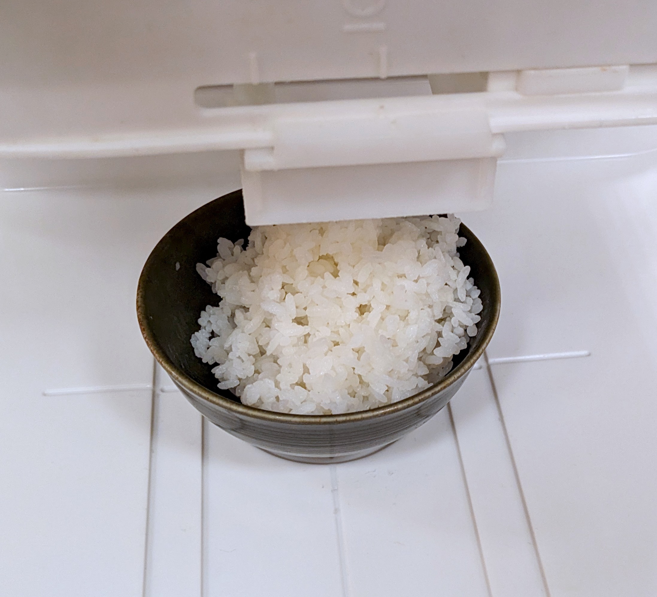 Rice robot serves free refills at Japanese set meal restaurant ...