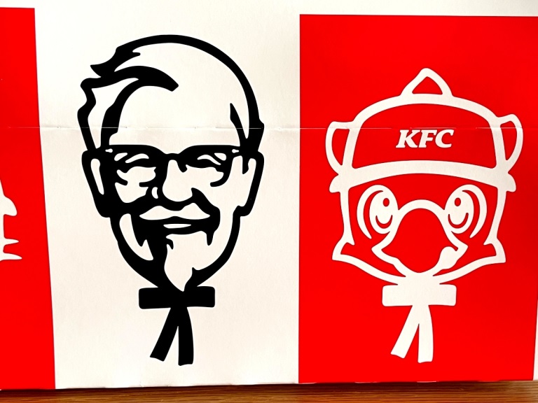How’s it feel to eat KFC in front of a Final Fantasy Chocobo, and how ...