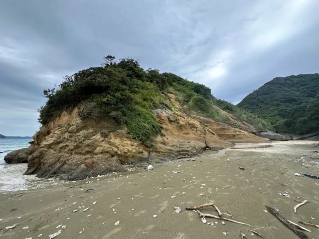 Chikura no Iwaya: Secret beach cave only appears for two hours a day ...