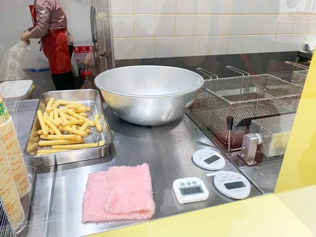 Crazy big Japanese street food at Tokyo Station causes a stir with ...