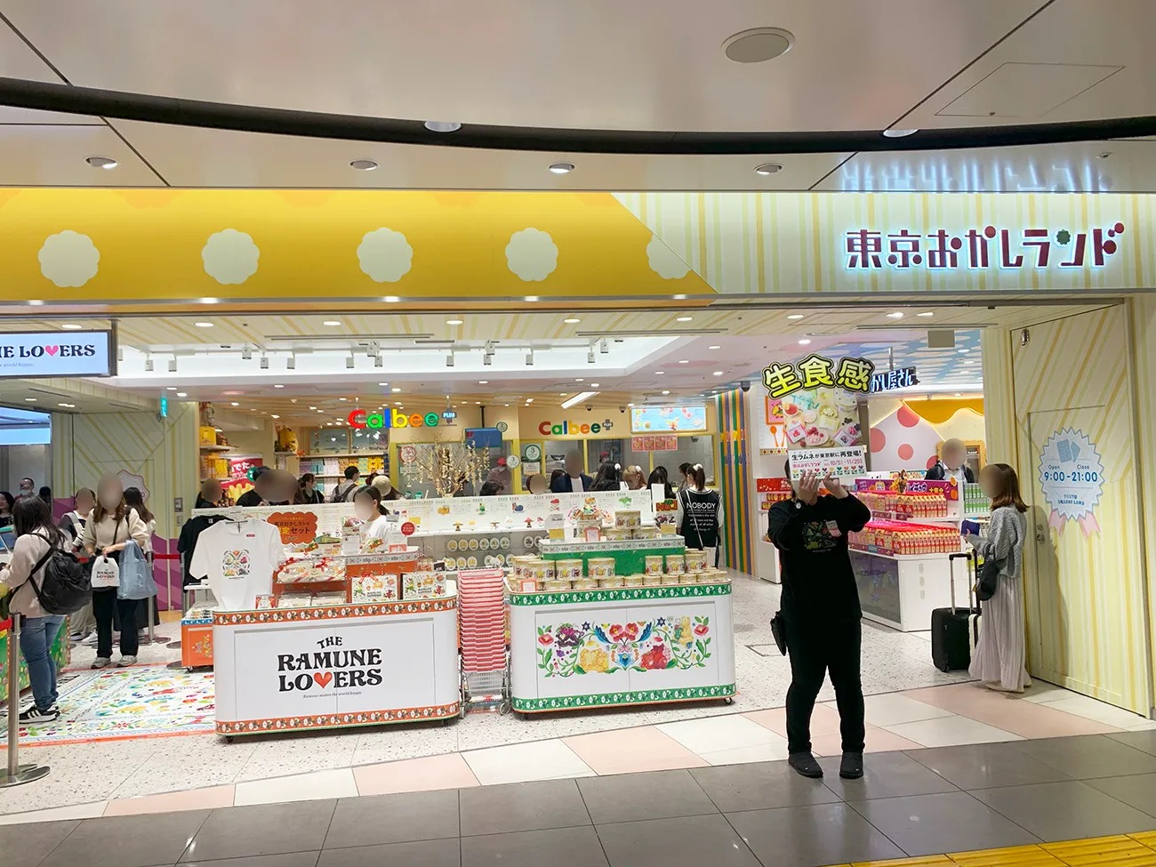 Crazy big Japanese street food at Tokyo Station causes a stir with ...