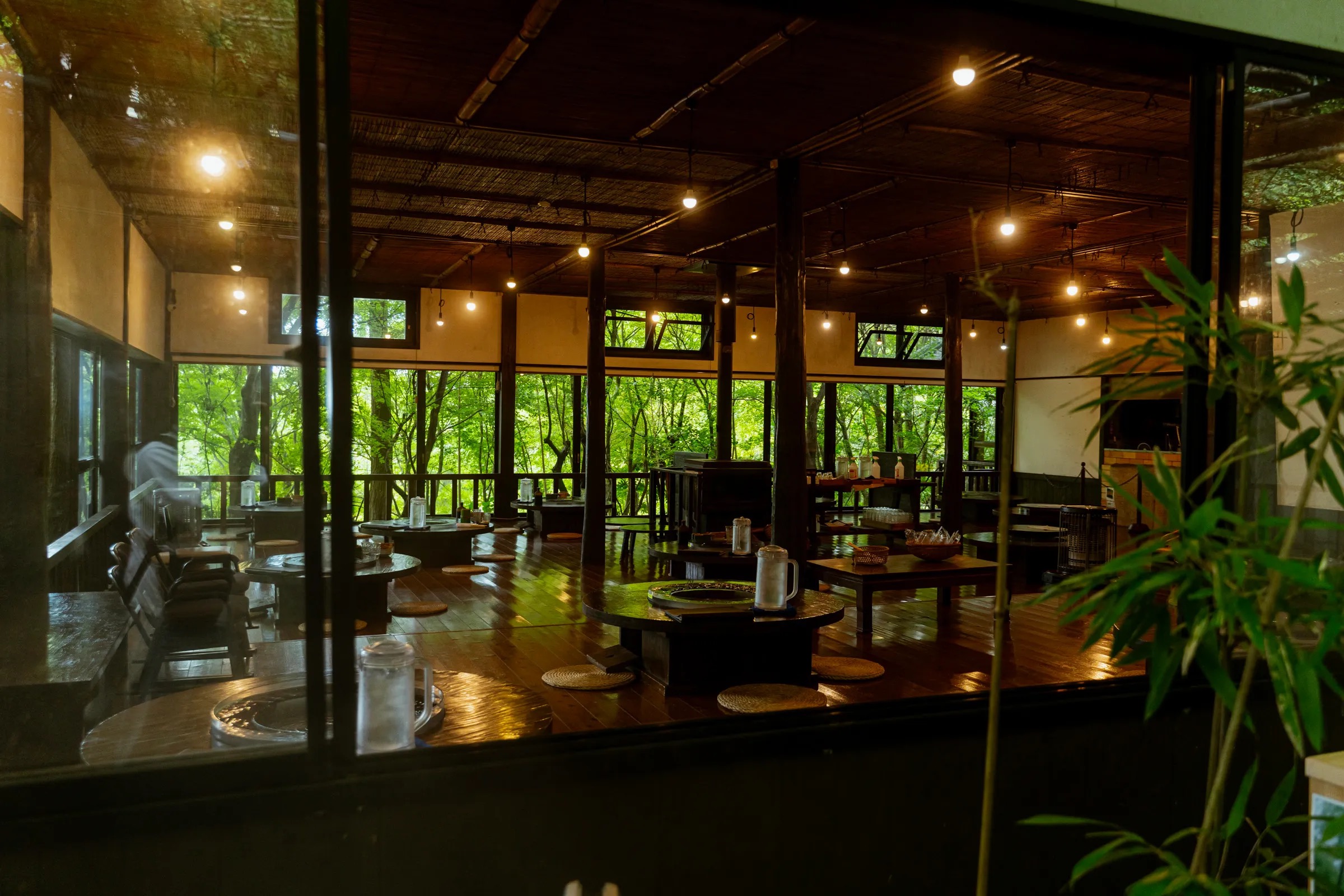 Mysterious mountain restaurant in Japan whisks us away to another world ...