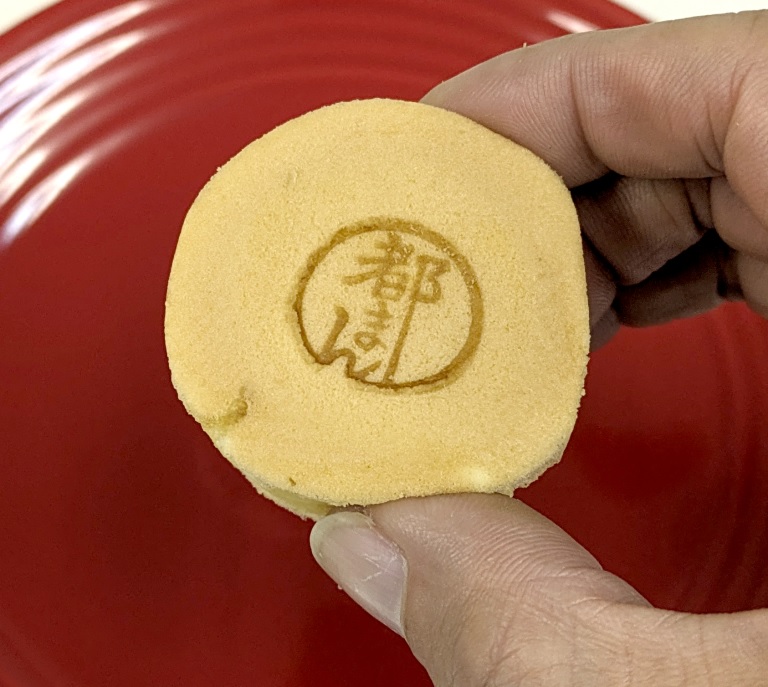 Hidden in plain sight, low-key sweets shop surviving in Tokyo’s street ...