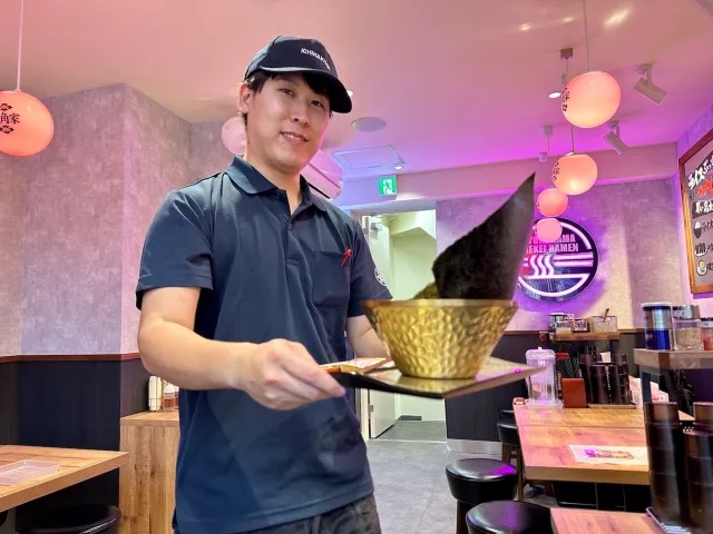 Golden ramen in Tokyo costs 1,980 yen instead of 10,000 yen for a ...