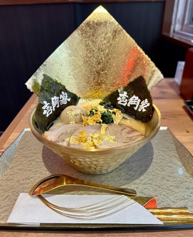 Golden ramen in Tokyo costs 1,980 yen instead of 10,000 yen for a ...