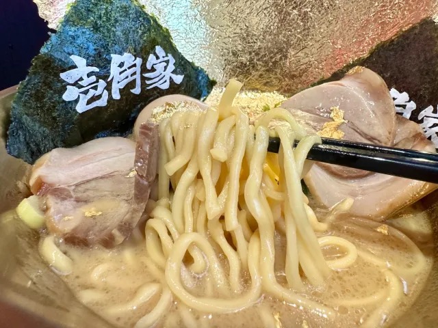 Golden ramen in Tokyo costs 1,980 yen instead of 10,000 yen for a ...