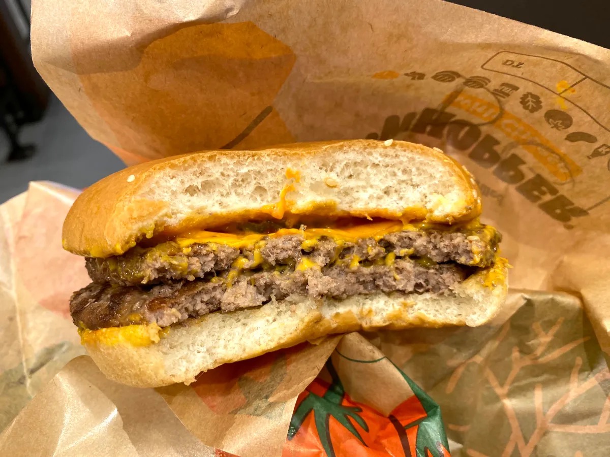 Burger King Japan’s new Ninniku Garlic Burger does not live up to the ...