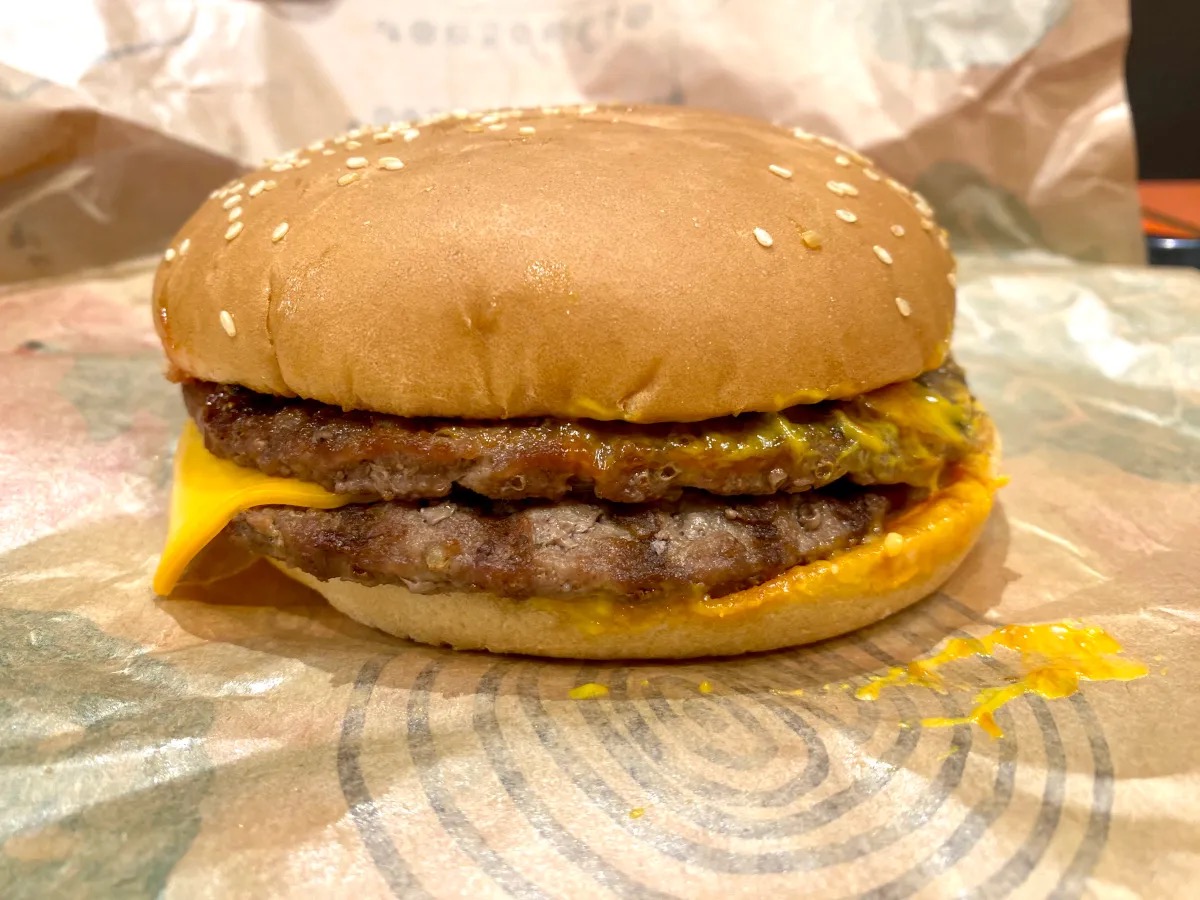 Burger King Japan’s new Ninniku Garlic Burger does not live up to the ...
