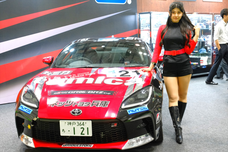 Beautiful models and cool cars from the Japan Mobility Show【Photos ...