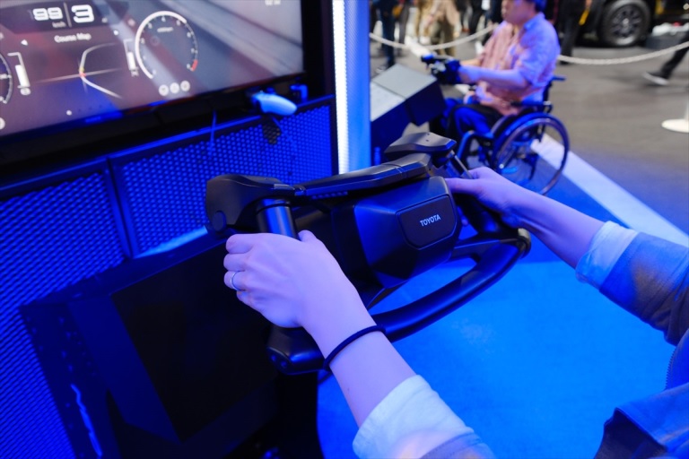 Beautiful models and cool cars from the Japan Mobility Show【Photos ...