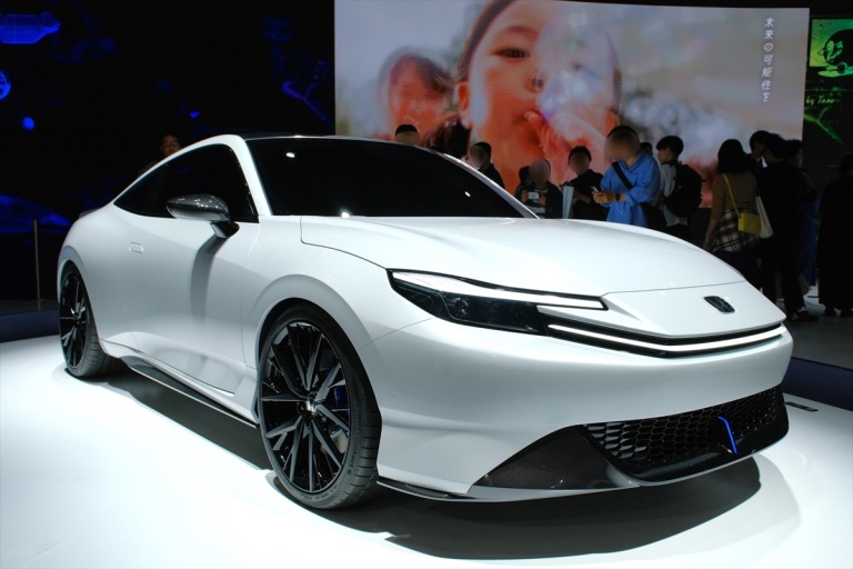 Beautiful models and cool cars from the Japan Mobility Show【Photos ...