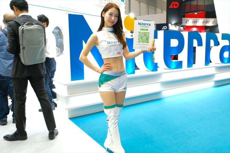 Beautiful models and cool cars from the Japan Mobility Show【Photos ...