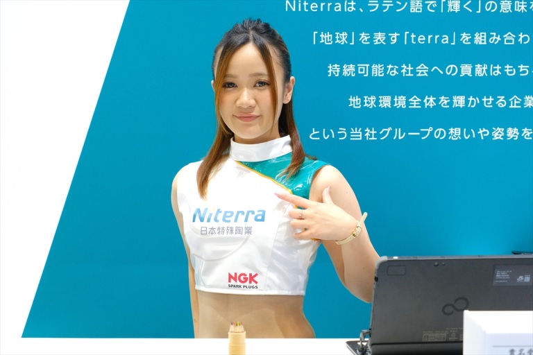 Beautiful models and cool cars from the Japan Mobility Show【Photos ...