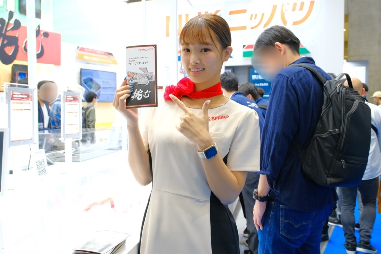 Beautiful models and cool cars from the Japan Mobility Show【Photos ...