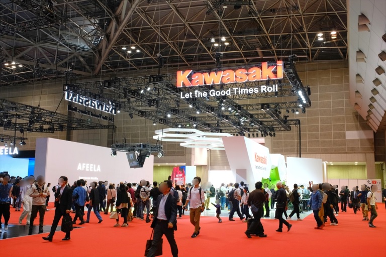 Beautiful models and cool cars from the Japan Mobility Show【Photos ...