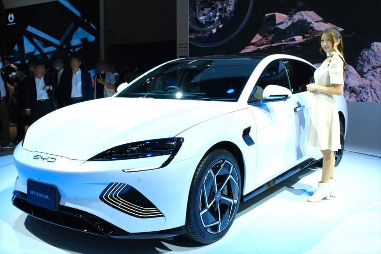 Beautiful models and cool cars from the Japan Mobility Show【Photos ...