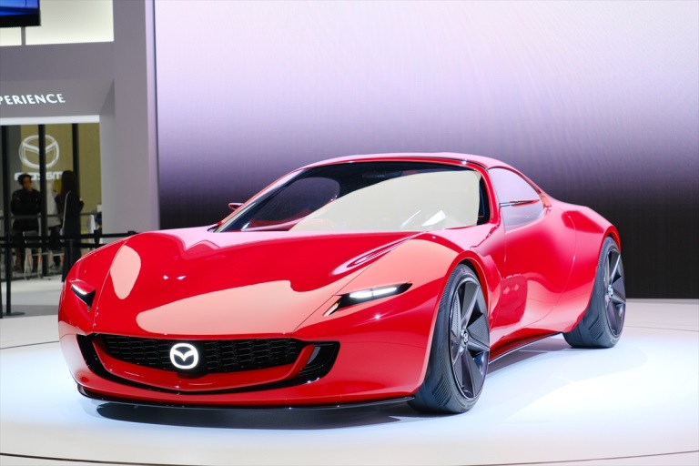 Beautiful models and cool cars from the Japan Mobility Show【Photos ...