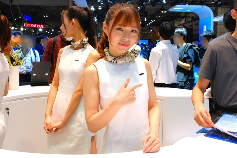 Beautiful models and cool cars from the Japan Mobility Show【Photos ...