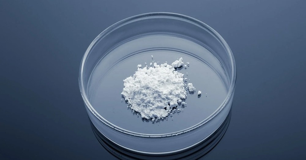 Japanese police investigate report of foreigner spreading white powder ...