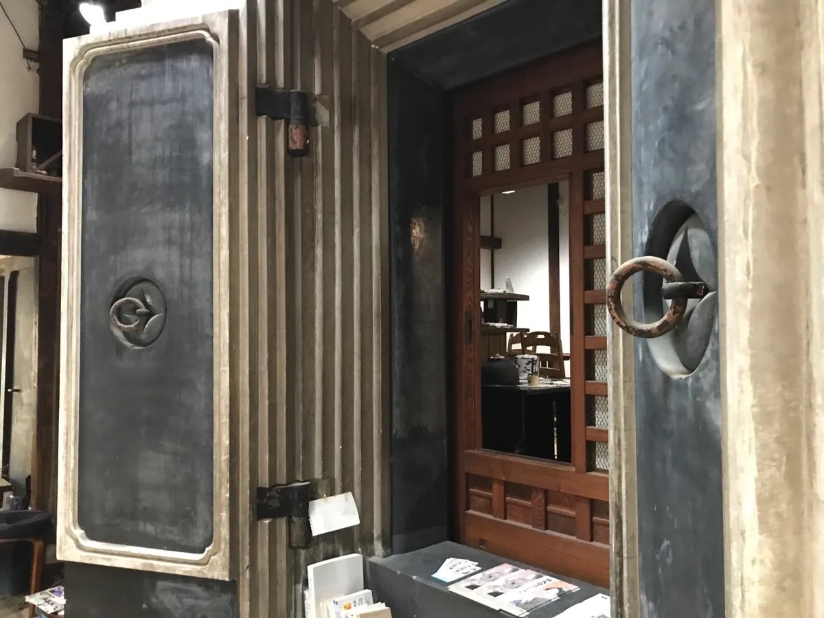 Enjoy a Japanese tea ceremony in a traditional storehouse | SoraNews24 ...