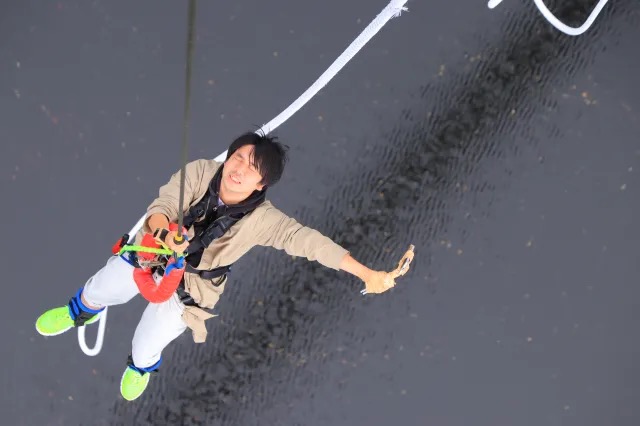 Bungee jumping in Japan at the longest pedestrian suspension bridge on ...