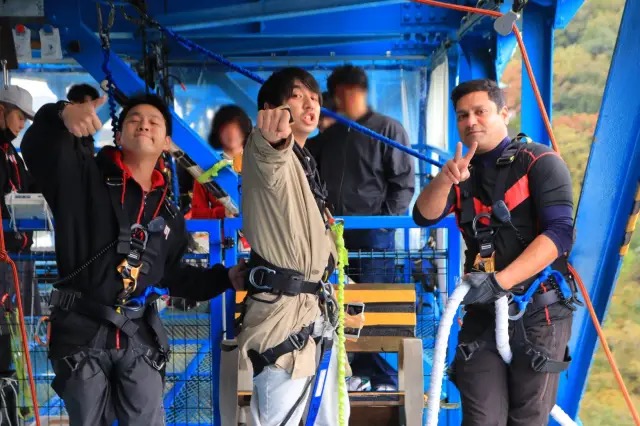 Bungee jumping in Japan at the longest pedestrian suspension bridge on ...