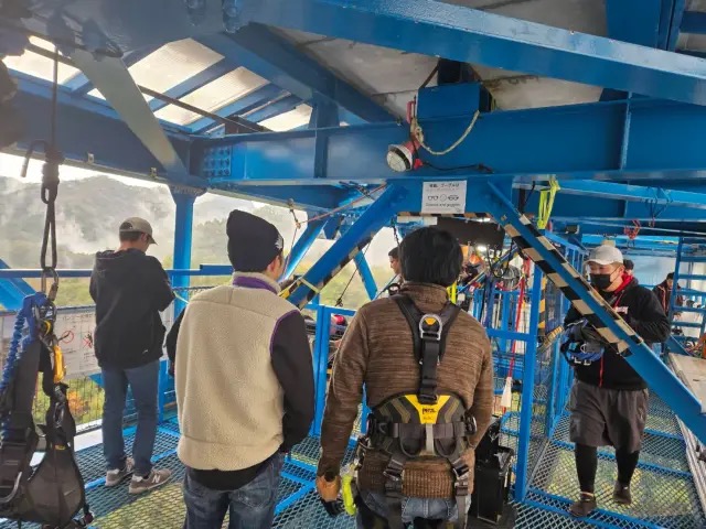 Bungee jumping in Japan at the longest pedestrian suspension bridge on ...