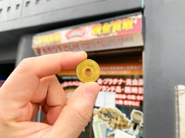Tokyo capsule toy machine gives you real samurai-era antique coins, but ...